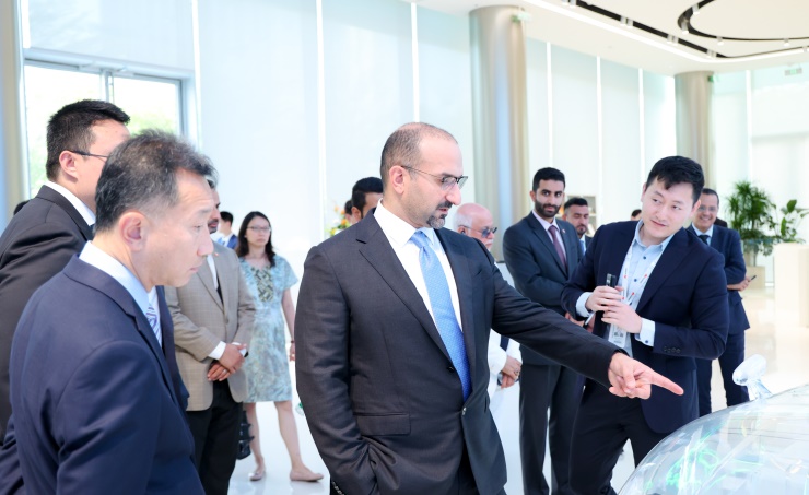 Industry Minister visits Huawei headquarters Industry Minister visits Huawei headquarters